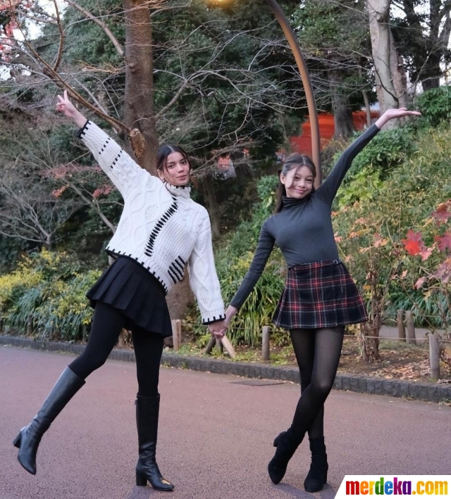 Foto : Gaya Cool Deddy & Azka Corbuzier Lihat Kekompakan Sabrina dan ...