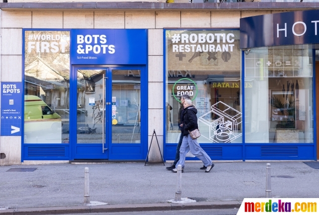 Foto : Satu-Satunya di Dunia, Restoran di Kroasia Gunakan Robot Sebagai ...