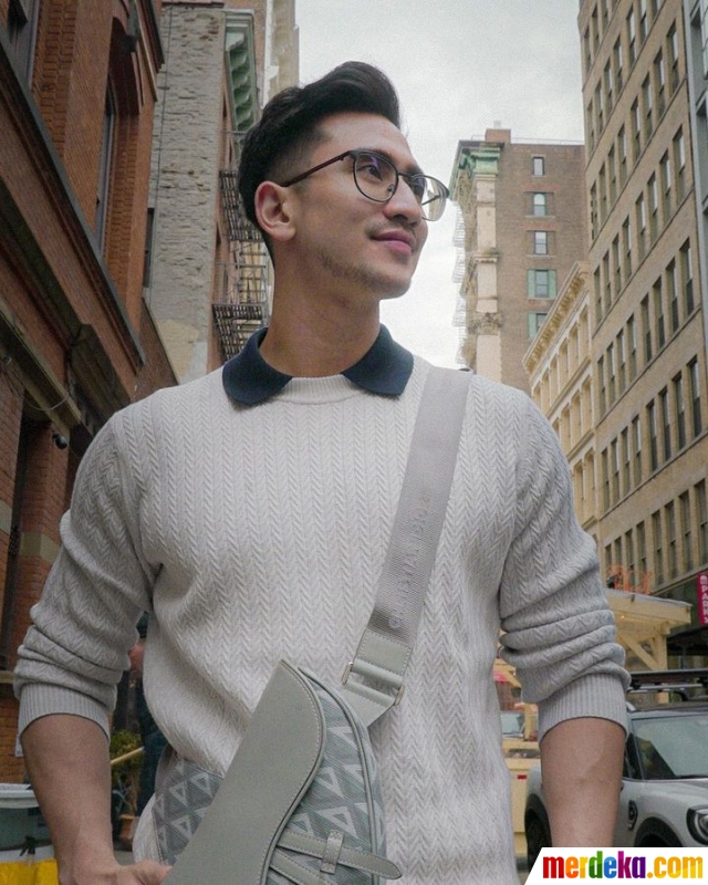 Foto : 6 Gaya Verrell Bramasta di New York, Netizen 'Auranya Udah Siap ...