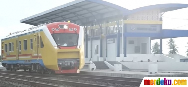 Foto : Kereta Api Pertama di Sulawesi Resmi Beroperasi, Begini ...