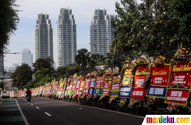 Foto : Peresmian Graha PENA 98, Karangan Bunga Mengular Sepanjang Jalan ...