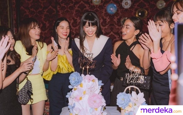 Foto : 6 Potret Raline Shah Rayakan Ultah Ke-38, Penampilan Ramai ...