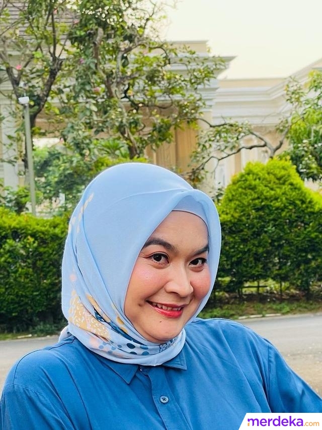 Foto : Jarang Tersorot, Intip Potret Terbaru Ulfa Dwiyanti yang Makin Cantik dengan Hijab ...