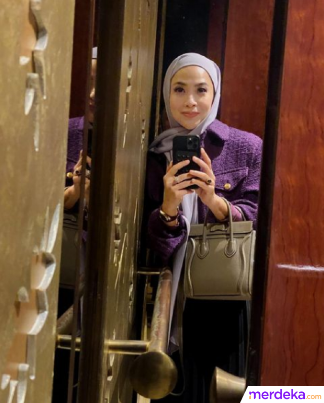 Foto : Intip Potret Feni Rose dalam Balutan Hijab, Bikin Pangling ...