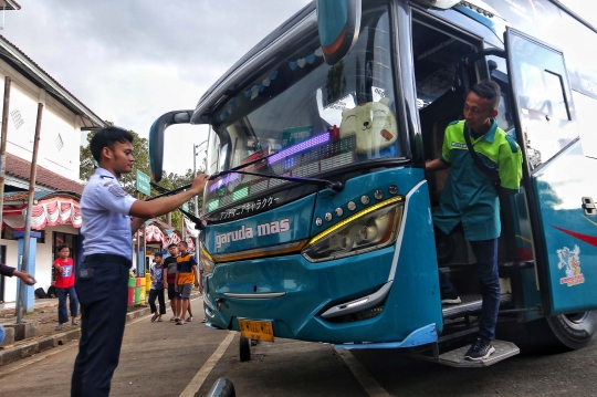 Foto : BPTJ Kemenhub Cek Kelayakan Bus Mudik Lebaran | merdeka.com