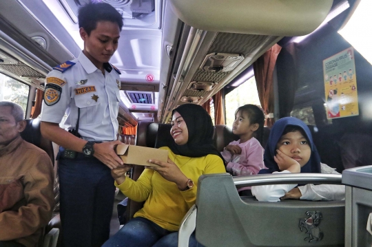 Foto : BPTJ Kemenhub Cek Kelayakan Bus Mudik Lebaran | merdeka.com