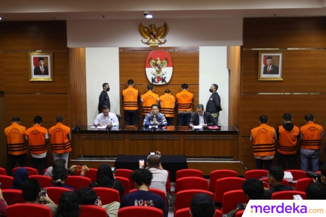 Foto : KPK Amankan 10 Tersangka Suap Proyek Jalur Kereta Trans Sulawesi Senilai Rp2,823 M ...