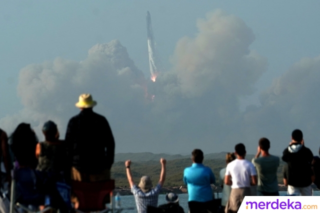 Foto : Pesawat Luar Angkasa Elon Musk Meledak saat Meluncur dengan Roket Raksasa di Texas ...