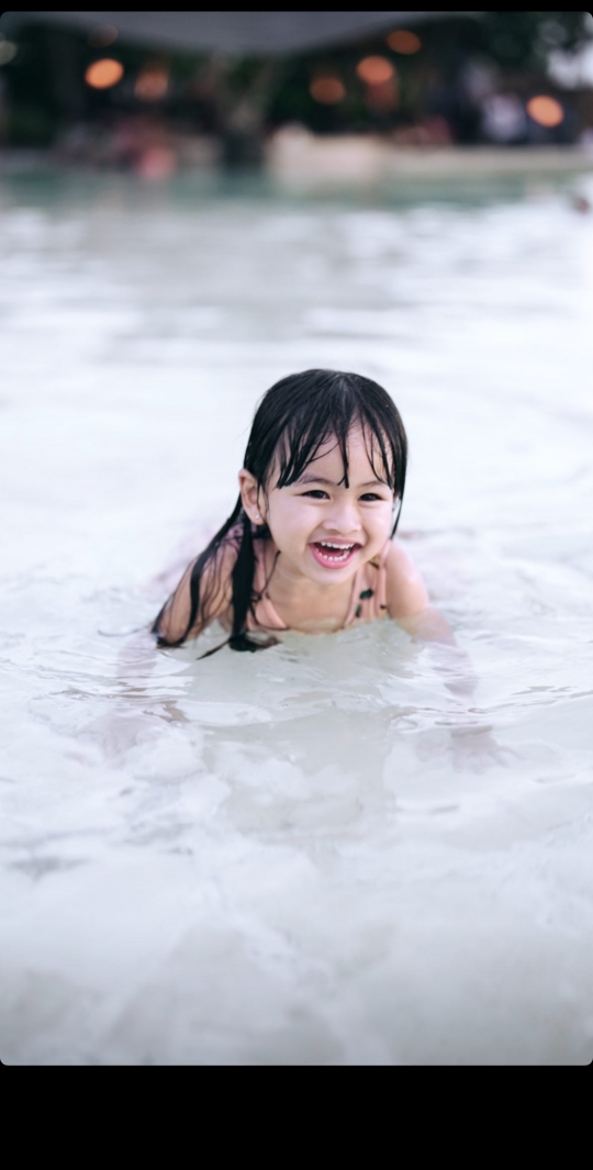 Foto : Deretan Foto Zayn dan Zunaira Anak Kembar Syahnaz Liburan di ...