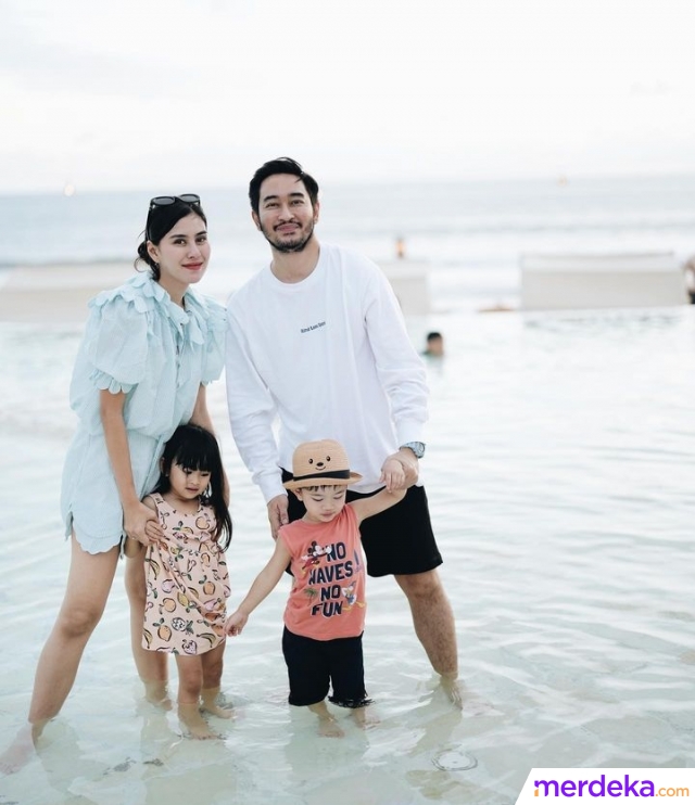 Foto : Deretan Foto Zayn dan Zunaira Anak Kembar Syahnaz Liburan di ...