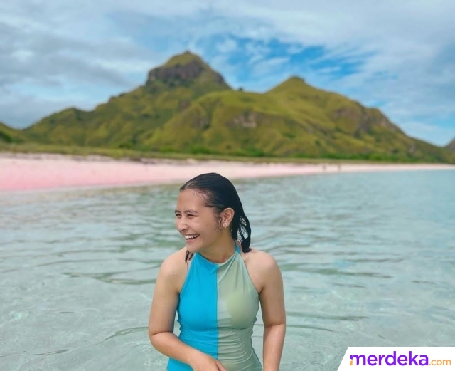 Foto : Potret Prilly Latuconsina Liburan di Labuan Bajo, Netizen 'Cantiknya Berlipat Ganda ...