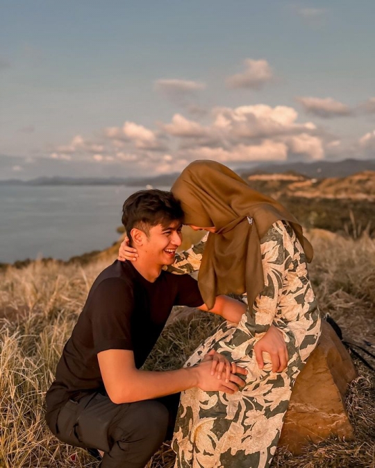 Foto : 10 Potret Mesra Ria Ricis & Suami di Labuan Bajo, Netizen 'Adik ...
