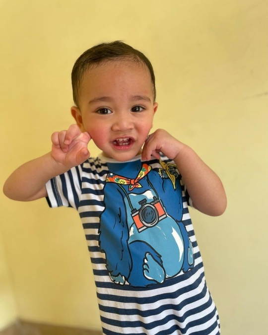Foto : Potret 'Gemoy' Rayyanza Sudah Jago Pose, Habis Kepanasan Pipinya ... Foto : Potret 'Gemoy' Rayyanza Sudah Jago Pose, Habis Kepanasan Pipinya ...