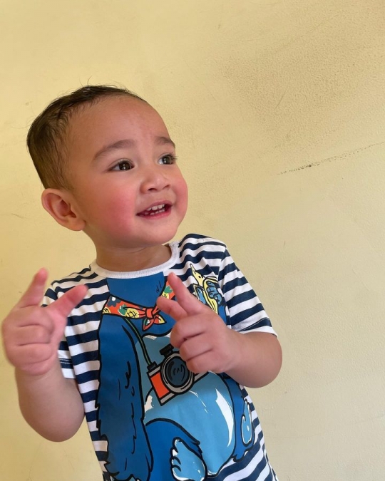 Foto : Potret 'Gemoy' Rayyanza Sudah Jago Pose, Habis Kepanasan Pipinya ... Foto : Potret 'Gemoy' Rayyanza Sudah Jago Pose, Habis Kepanasan Pipinya ...