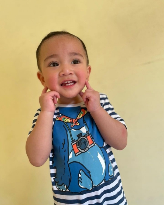 Foto : Potret 'Gemoy' Rayyanza Sudah Jago Pose, Habis Kepanasan Pipinya ... Foto : Potret 'Gemoy' Rayyanza Sudah Jago Pose, Habis Kepanasan Pipinya ...