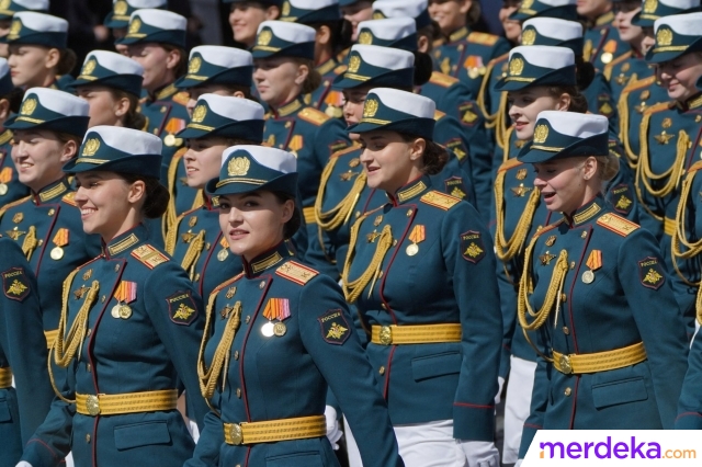 Foto : Parade Polwan Rupawan Rusia Beri Warna di Hari Kemenangan ...