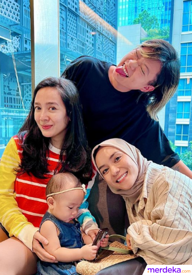 Foto : Intip Potret Kebersamaan Leony dan Dea Ananda, Kompak Sejak Jadi Penyanyi Cilik | merdeka.com