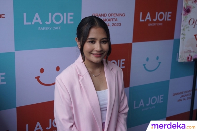 Foto : Makin Tajir Melintir, Prilly Latuconsina Buka Toko Roti Bernama ...