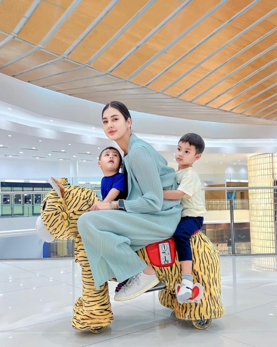 Foto : 6 Potret Ganteng Kenzo Anak Kedua Baim Wong & Paula, Kini Menginjak 1,5 Tahun Lebih ...