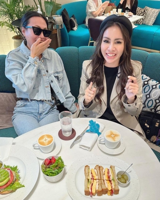The Real Sultan, Potret Momo Geisha Kongkow di Kafe Mahal nan Mewah di ...