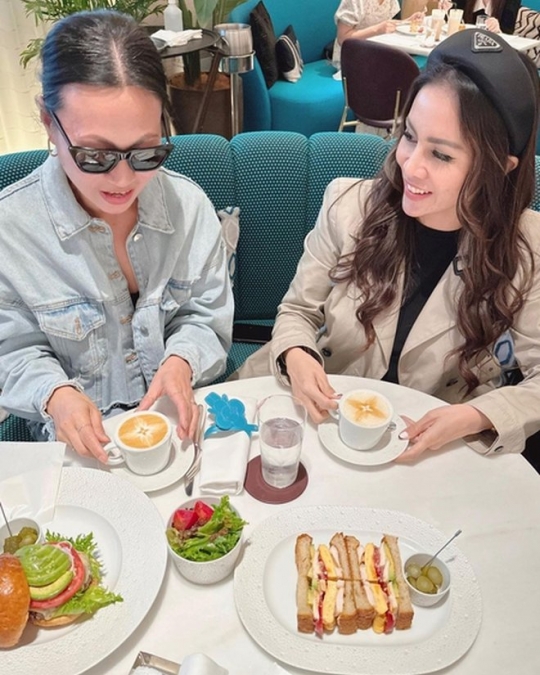 The Real Sultan, Potret Momo Geisha Kongkow di Kafe Mahal nan Mewah di ...