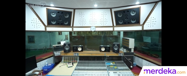 Foto : Potret Studio Rekaman Rhoma Irama Banyak Barang Jadul, Andre ...