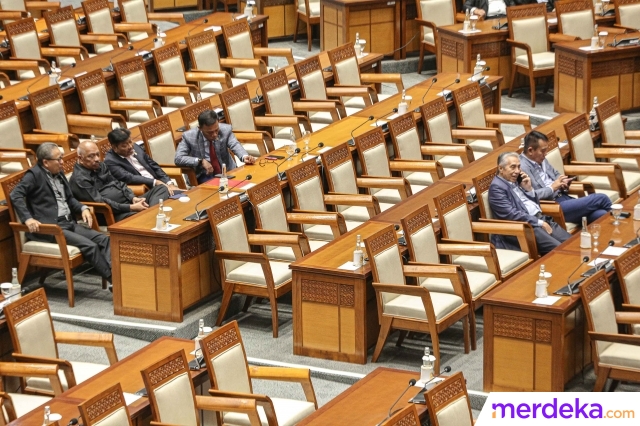 Foto : Banyak Kursi Kosong, Begini Suasana Rapat Paripurna DPR Bahas ...