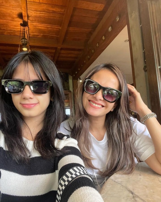 Cantik! 6 Potret Ulla Anak Ersa Mayori Kini Menginjak 15 Tahun, Curi Perhatian