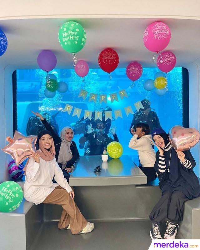 Foto : 8 Potret Ultah Muntaz Halilintar di Dubai, Deep Diving di Kolam ...