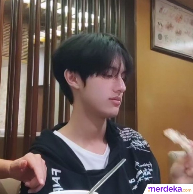 Foto : Tinggi dan Mancung, Ken Daisuke Putra Della Puspita Dipuji Mirip ...