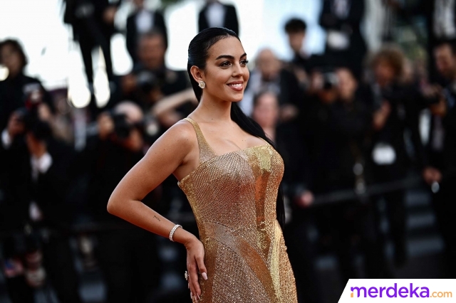 Foto : Pacar Cristiano Ronaldo Curi Perhatian di Cannes, Pamer Body ...