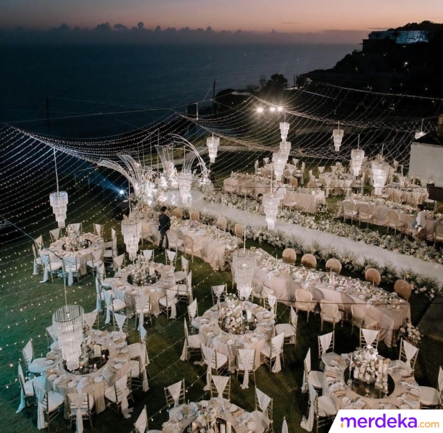 Foto : Intip Detail Dekorasi Resepsi Pernikahan Enzy Storia di Bali ...