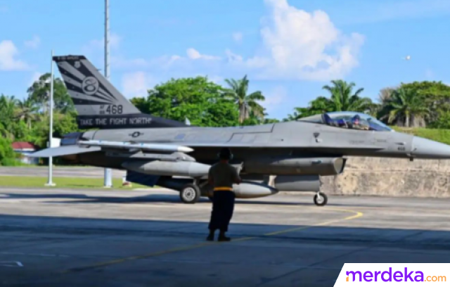 Foto : 6 Pesawat Tempur F-16 Amerika Serikat Mendarat di Pekanbaru, Ada Apa? | merdeka.com