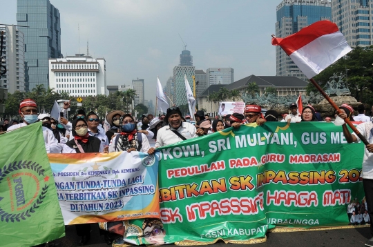 Demo di Patung Kuda, Guru Madrasah Menuntut Keadilan