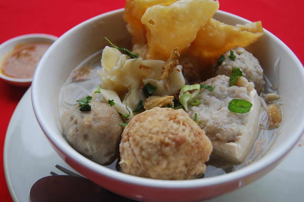 Malang - Merdeka.com | Bakso Rambutan Pak Bas, kuliner unik yang mampu ...