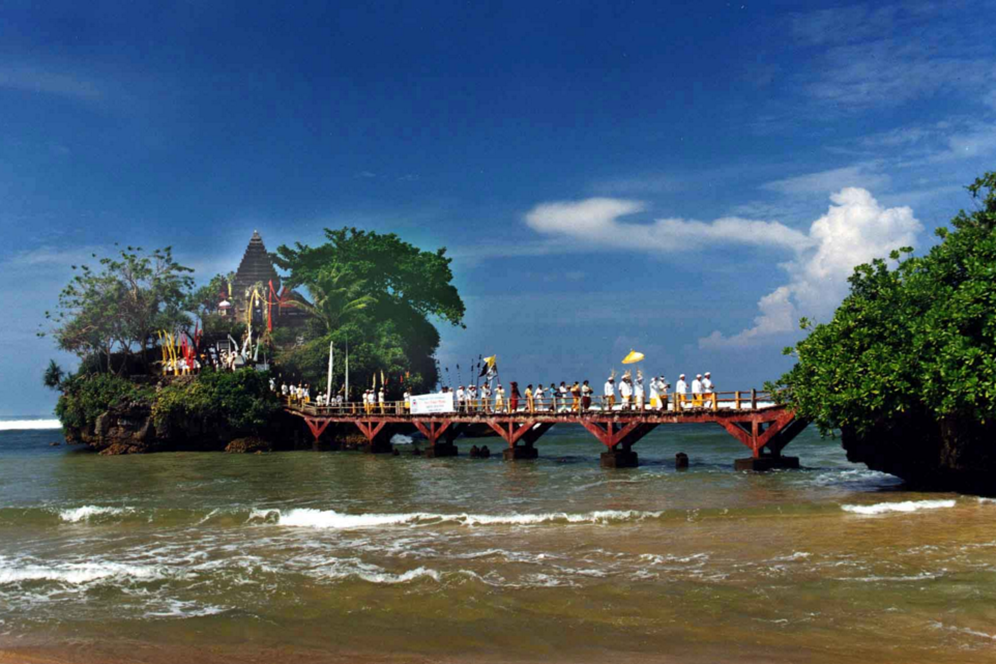 Malang - Merdeka.com | Memandangi keindahan sunset Malang di 5 pantai ini