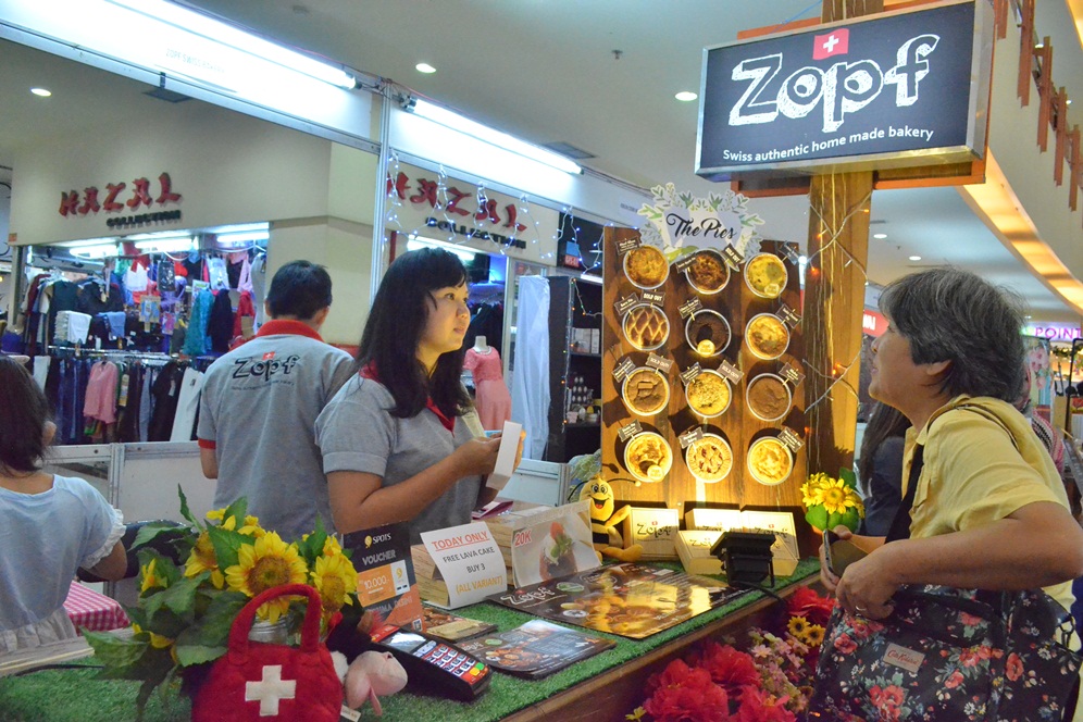 Malang - Merdeka.com | Berburu kuliner unik di O2O Market "Digital Wave"