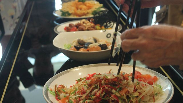 Fa Cai Yu Sheng, menu wajib pembawa keberuntungan kala Imlek | Berita ...