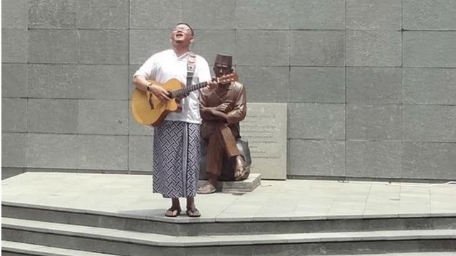 Musisi Ferry Curtis kampanye gerakan membaca lewat lagu | Berita ...