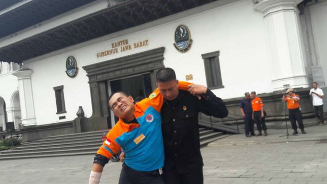 Simulasi gempa dan kebakaran di Gedung Sate, PNS berhamburan | Berita Terkini, Kabar Terbaru ...