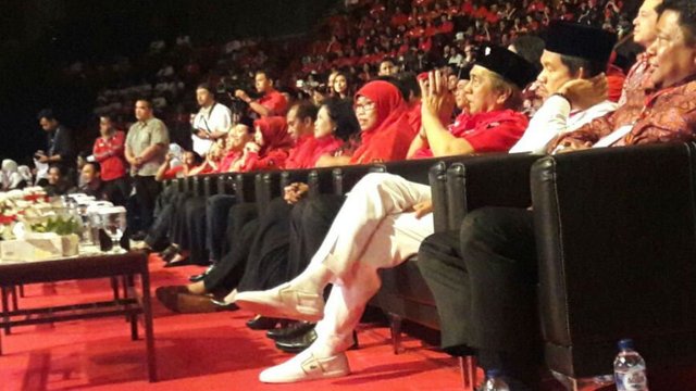 TB Hasanuddin puji Netty yang berkerudung merah di Peringatan Sumpah ...