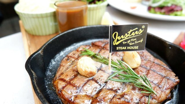 Menikmati Aneka Daging Steak Kelas Premium di Justus Steak House Dago ...