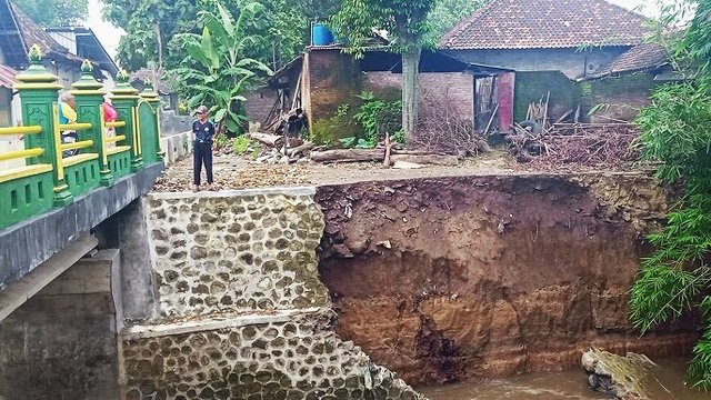 Talud Jembatan Jarakan Ambrol, Wabup Bantul Minta Audit Segera | KRJOGJA