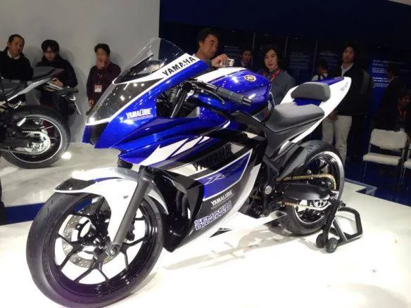 Penampilan perdana Yamaha R25 motor sport 250 cc