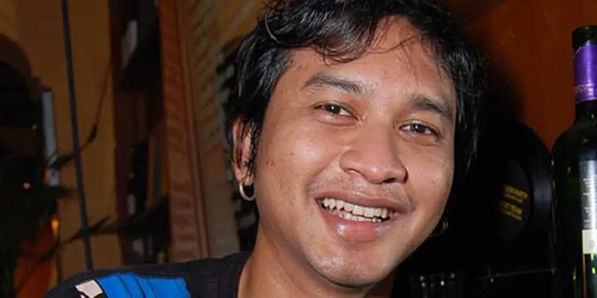 Lembu Deg-Degan Tunggui Kelahiran Anak Pertama - KapanLagi.com