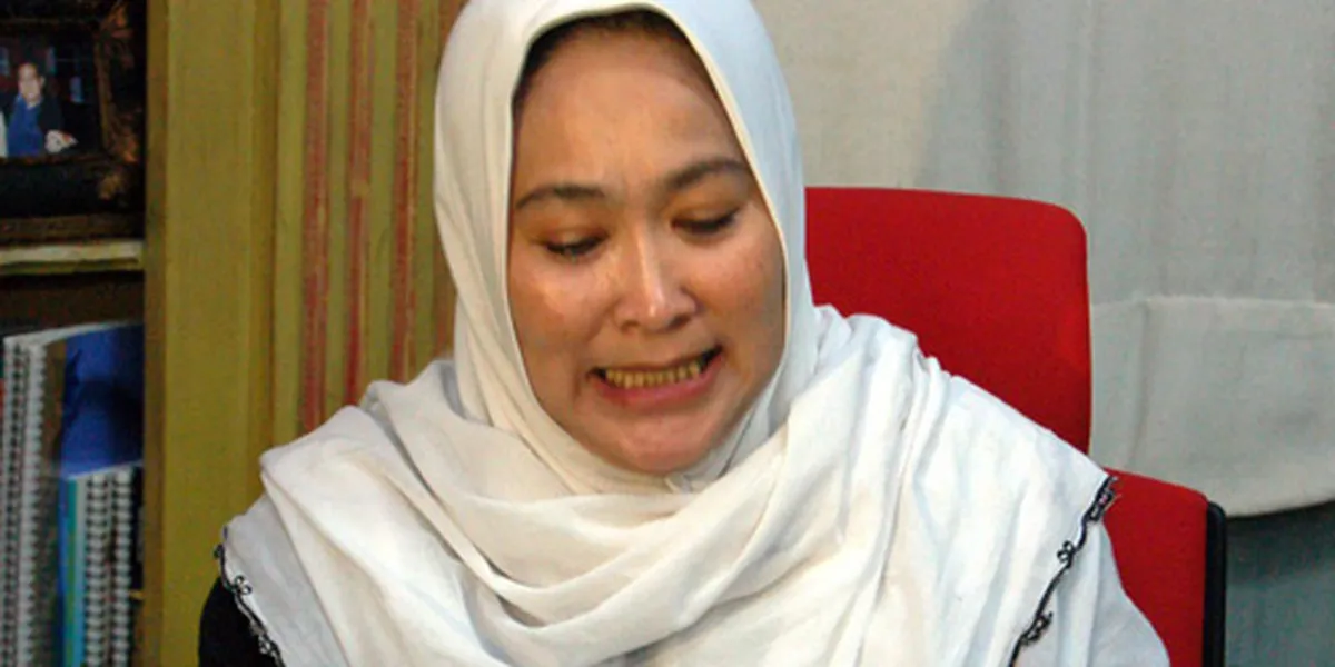 Yenny Rachman Belasan Tahun Terpisah Dari Anak - KapanLagi.com