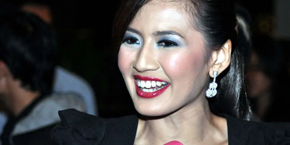 Asti Ananta Hobi Eksplorasi Busana - KapanLagi.com