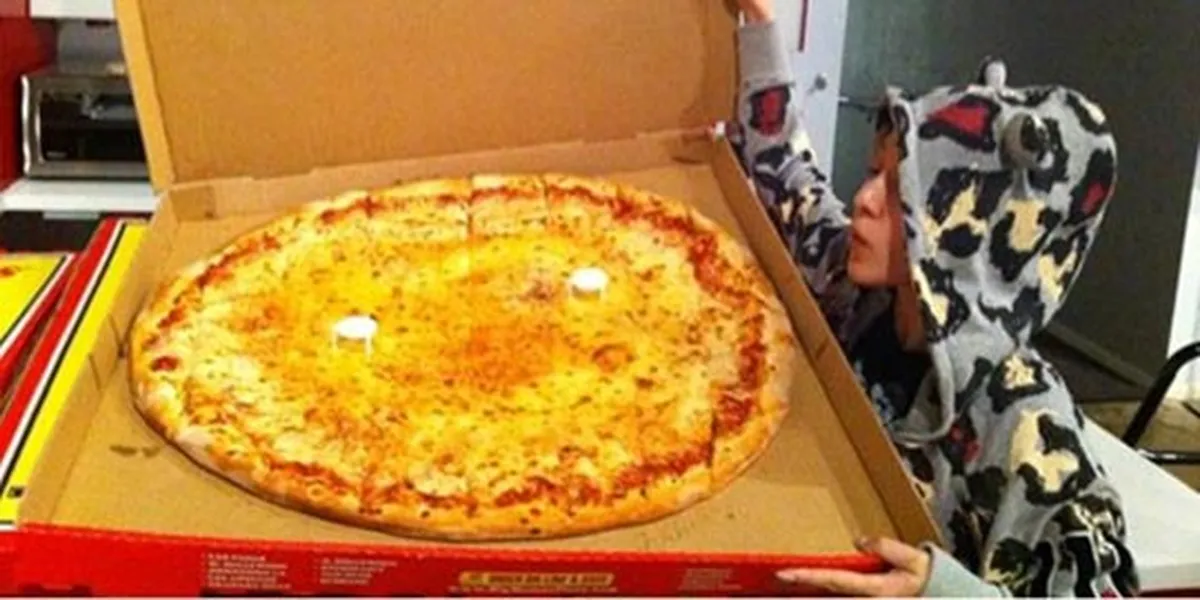 Wah.. BoA Makan Pizza Raksasa - KapanLagi.com