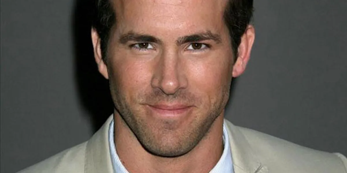 Ryan Reynolds Pacari Model Jerman? - KapanLagi.com