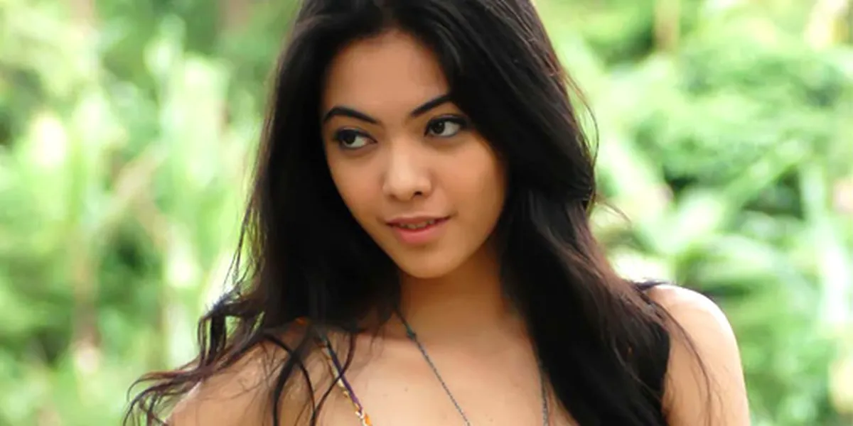 Foto Bugil Penyanyi Dewi Cinta 5658